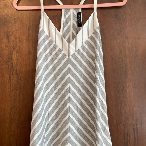 Laila Jayde | Tops | Laila Jayde Grey And White Tank Small | Poshmark